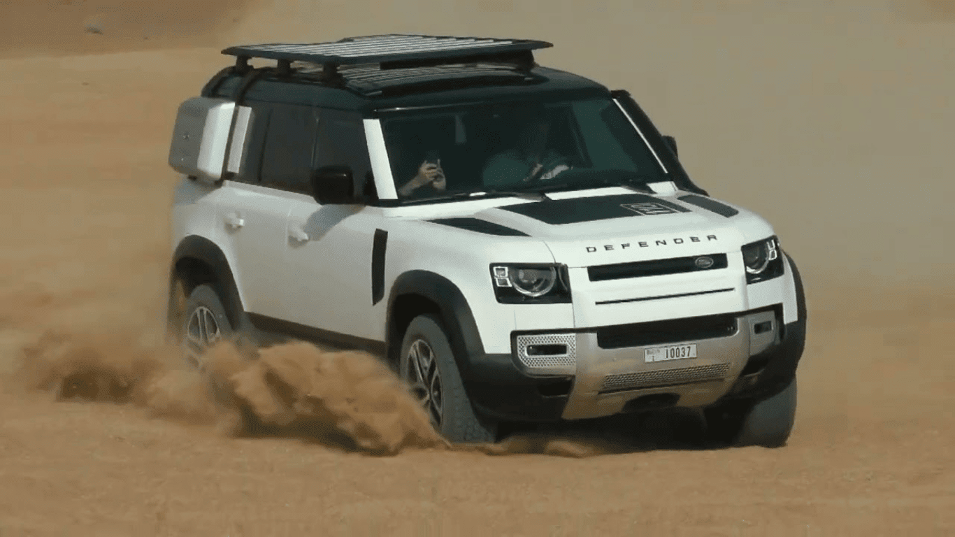5 Reasons To Rent A Land Rover Defender In Dubai Desert Safari
